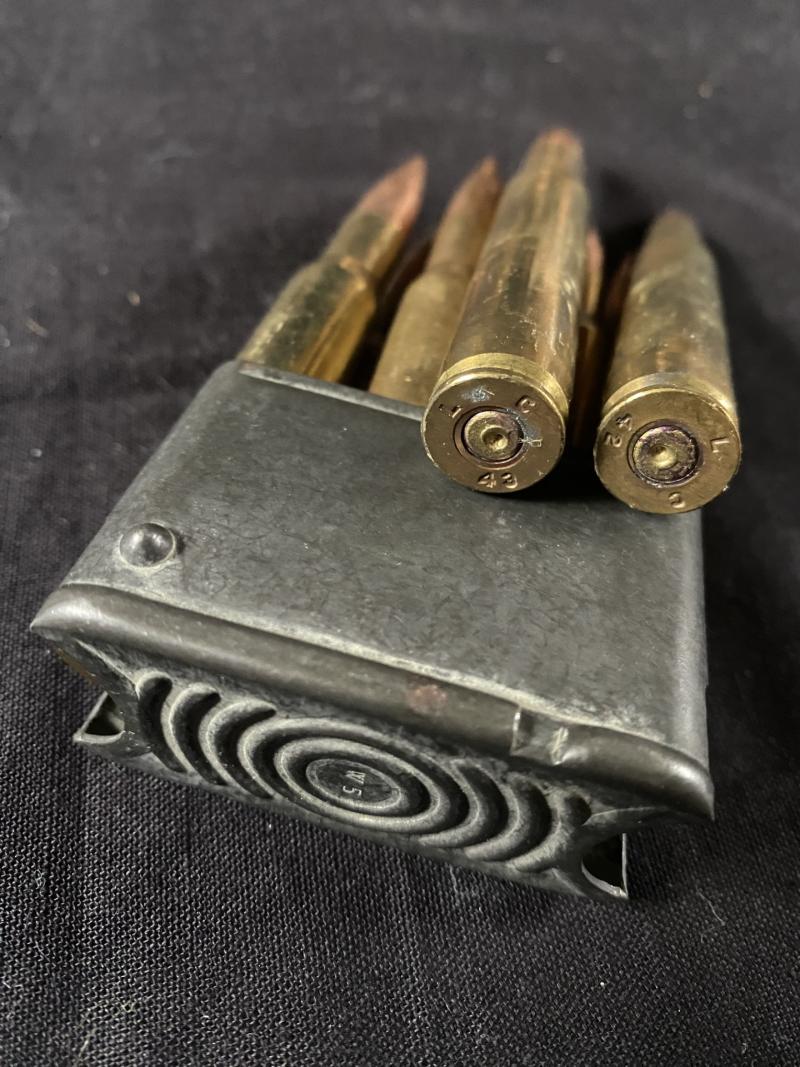 Chase Militaria | M1 GARAND CLIP WITH 8 X WW2 DATED .30-06 ROUNDS (INERT)