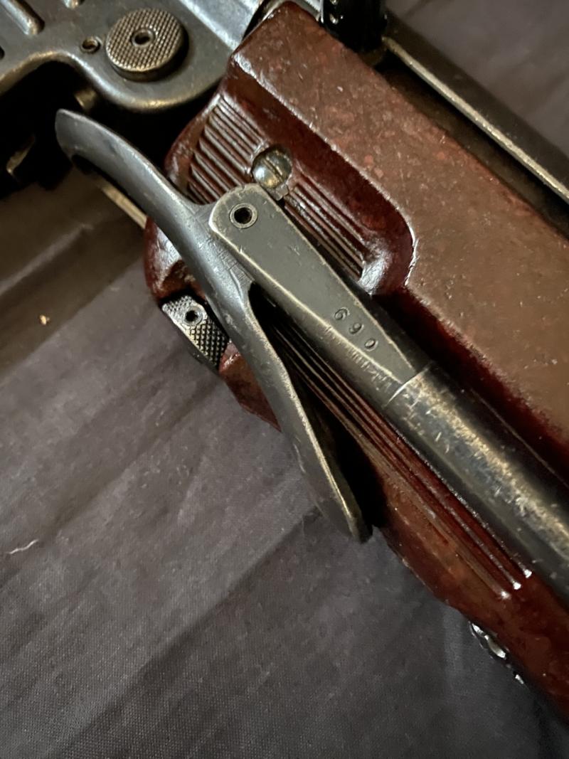 Chase Militaria | DEACTIVATED WW2 GERMAN MP40 SMG (PRE EU/UK DEACTIVATION)